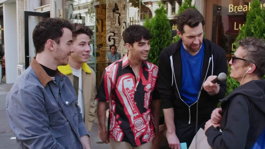 Los “Jonas Brothers” protagonizan un gracioso video sorprendiendo a la ...