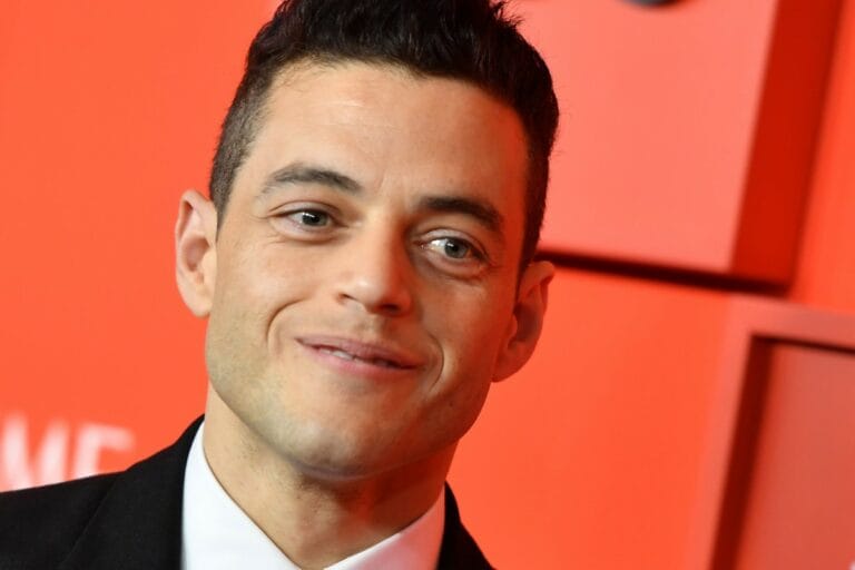Rami Malek habla sobre el improvisado beso que le dio a Daniel Craig ...