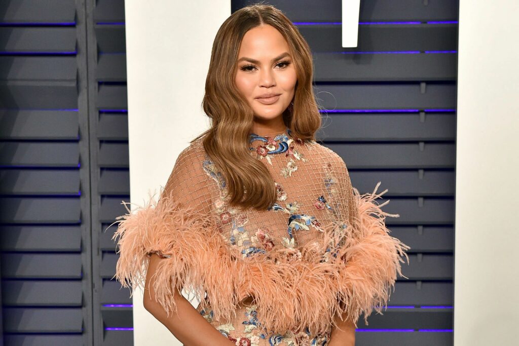 Así es cómo Chrissy Teigen le da la bienvenida al 2021 - Salta 4400